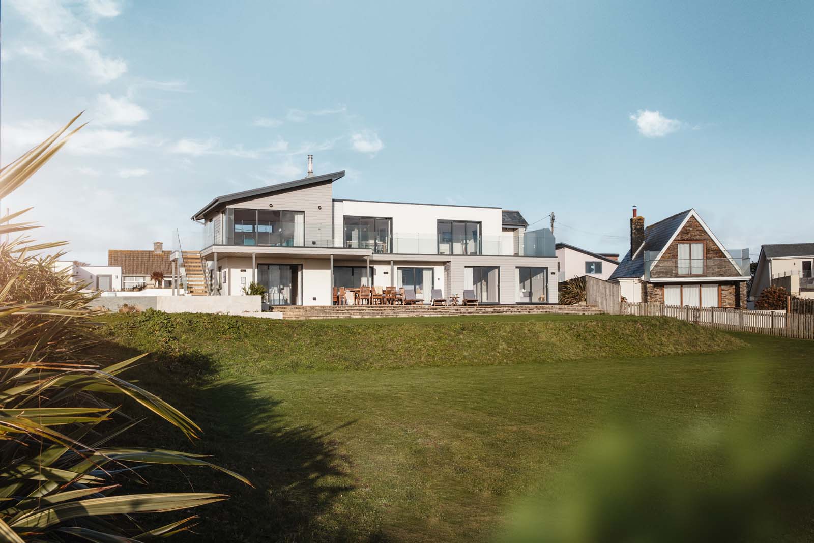 External swimming pool and pool house, Mawgan Porth | Lilly Lewarne
