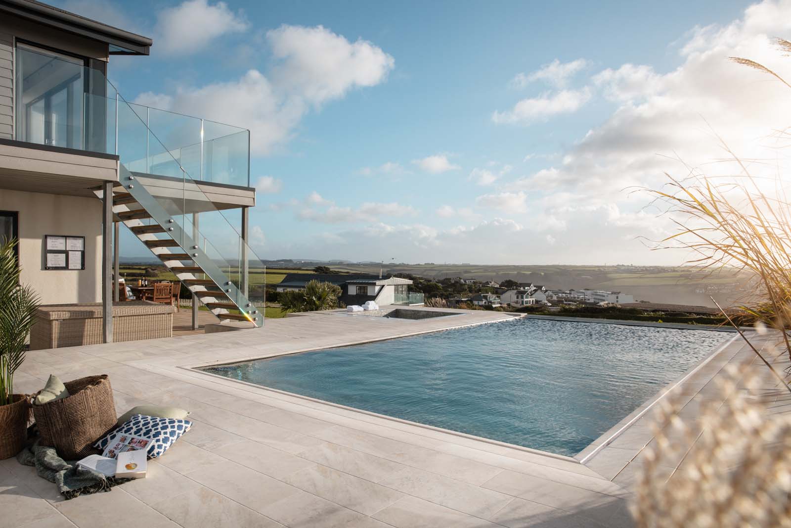 External swimming pool and pool house, Mawgan Porth | Lilly Lewarne