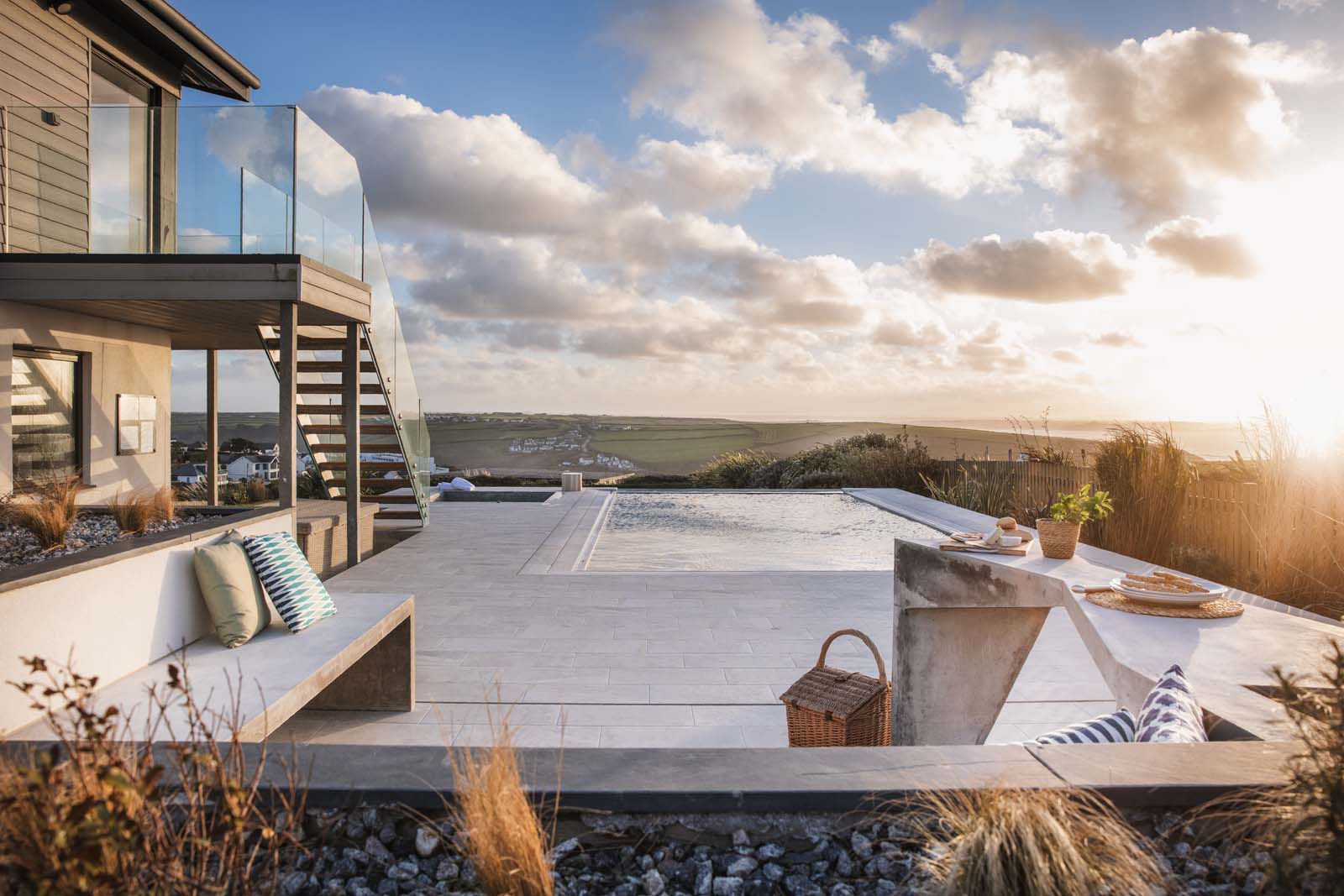 External swimming pool and pool house, Mawgan Porth | Lilly Lewarne