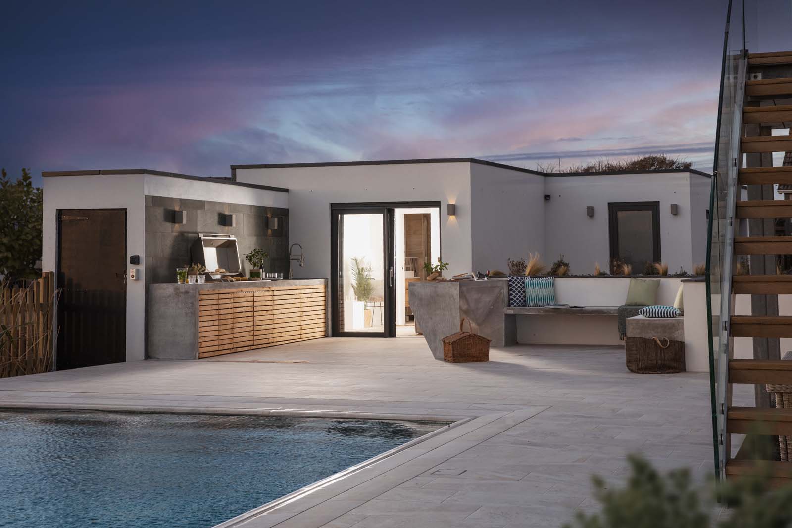 External swimming pool and pool house, Mawgan Porth | Lilly Lewarne