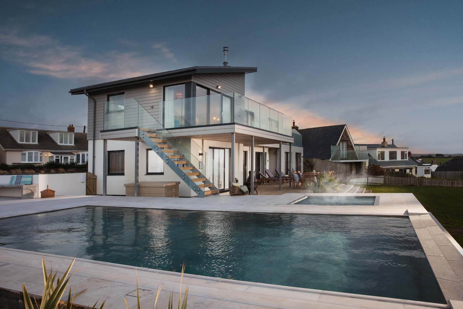 External swimming pool and pool house, Mawgan Porth | Lilly Lewarne